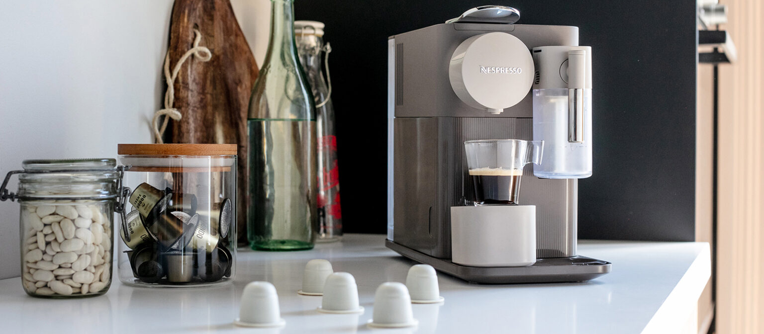 Come pulire la macchina del caffè Nespresso Original* in 8 tappe